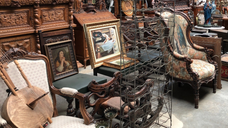 In- en verkoop tweedehands spullen bij Vroeger & Nu